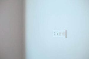 What is the Standard Outlet Height From the Floor? - HOMIVI