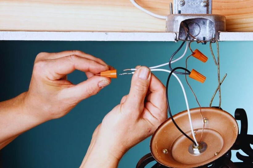 How to Wire a Light Fixture With Red, Black, and White Wires - HOMIVI